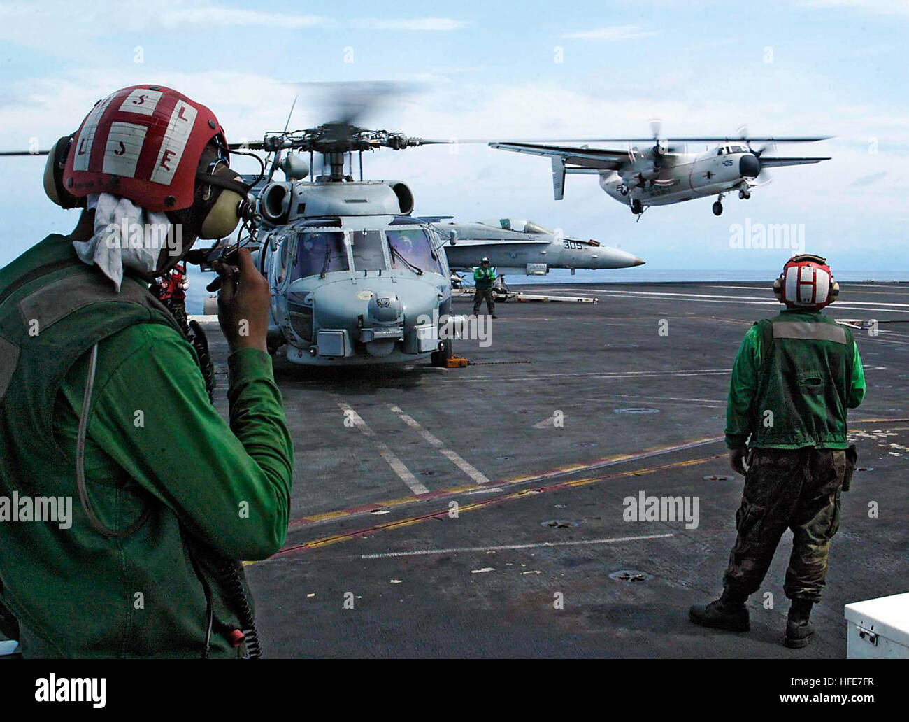 050104-N-1229B-019 Indian Ocean (Jan. 4, 2005) - SH-60B Seahawk ...