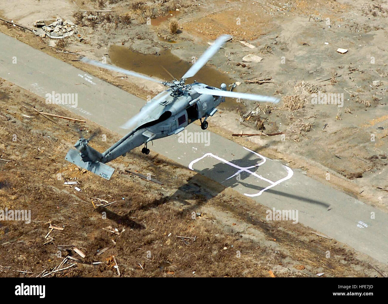 050104-N-6817C-063 Indian Ocean (Jan. 4, 2005) Ð An SH-60B Seahawk ...