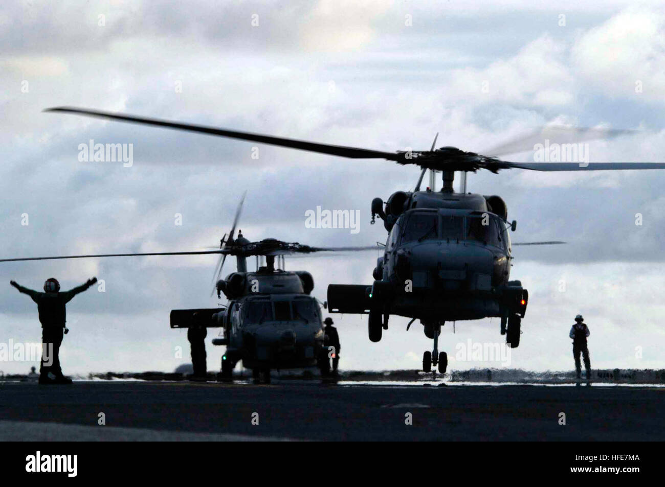 050107-N-1229B-050 Indian Ocean (Jan. 7, 2005) – An SH-60B Seahawk ...