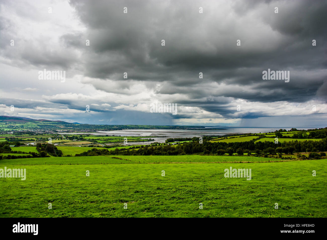 Rural irish cottage sea landscape hi-res stock photography and images ...
