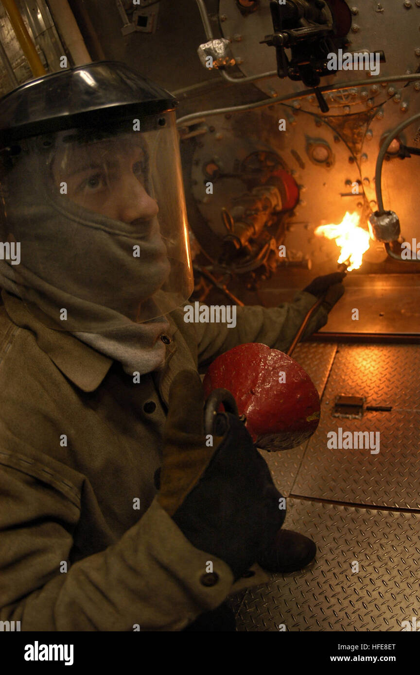 Uss kitty hawk cv63 hi-res stock photography and images - Alamy