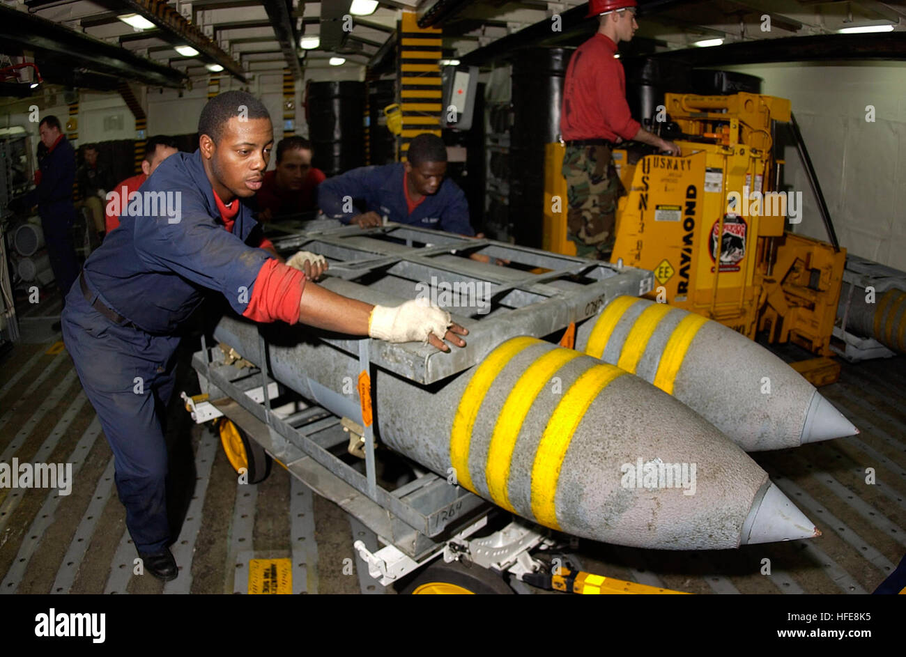 050119-N-5464G-030 Pacific Ocean (Jan. 19 2005) - Sailors assigned to ...