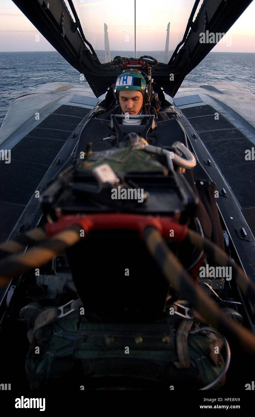 F 14b hi-res stock photography and images - Alamy