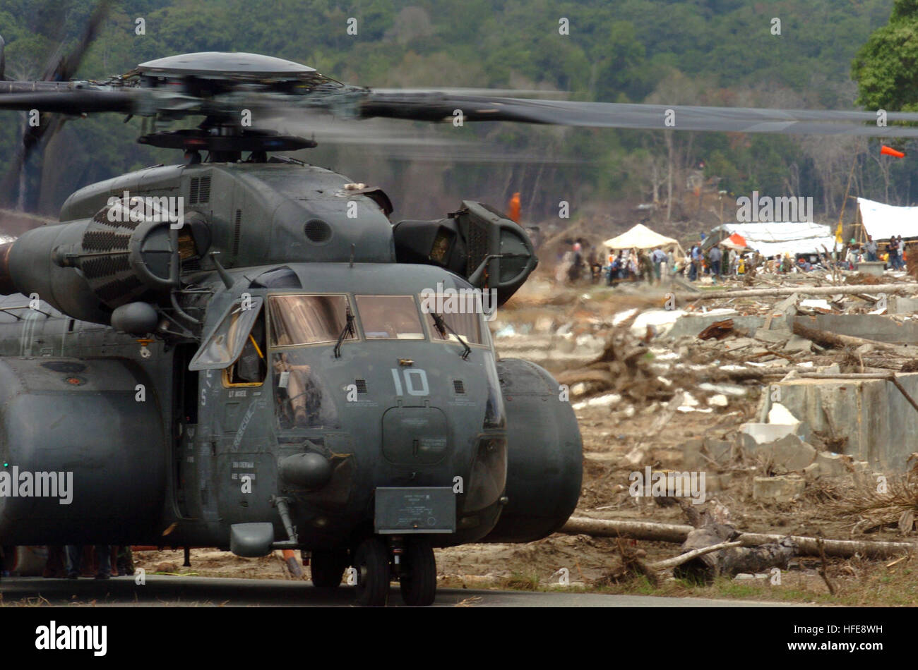 Indonesia tsunami military helicopter hi-res stock photography and ...