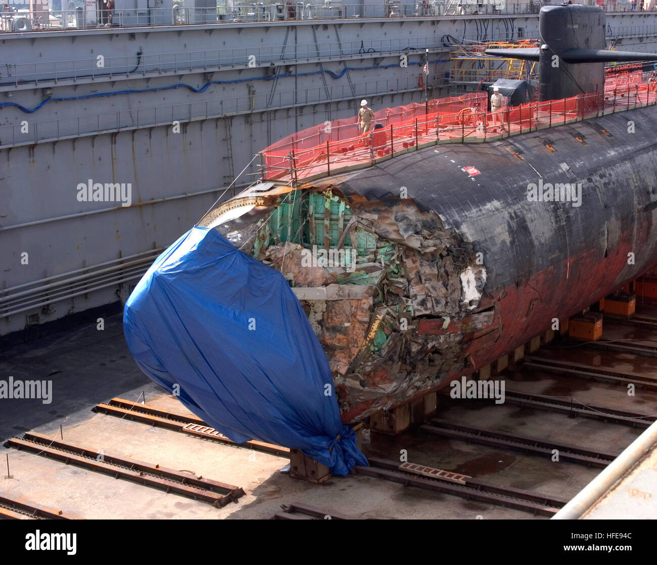 Docking ships hi-res stock photography and images - Alamy