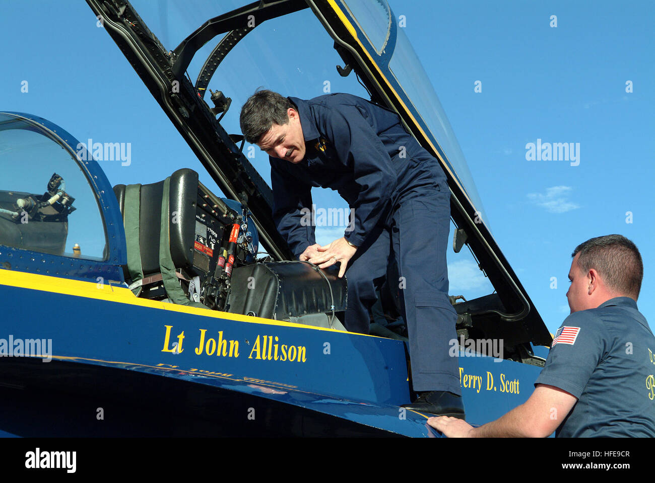 Master chief petty officer of the navy mcpon terry scott hi-res stock ...