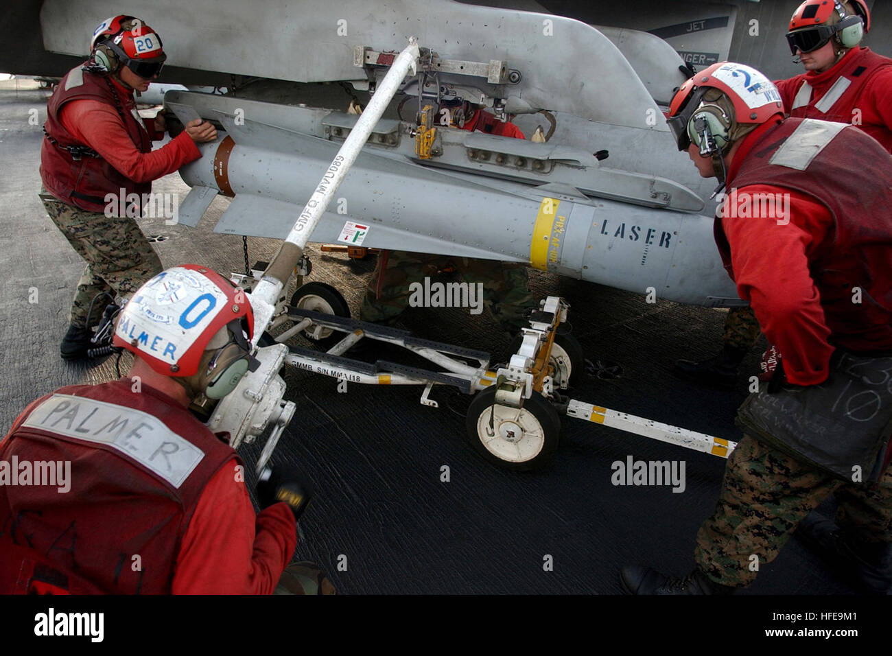 Weapons pylon hi-res stock photography and images - Alamy