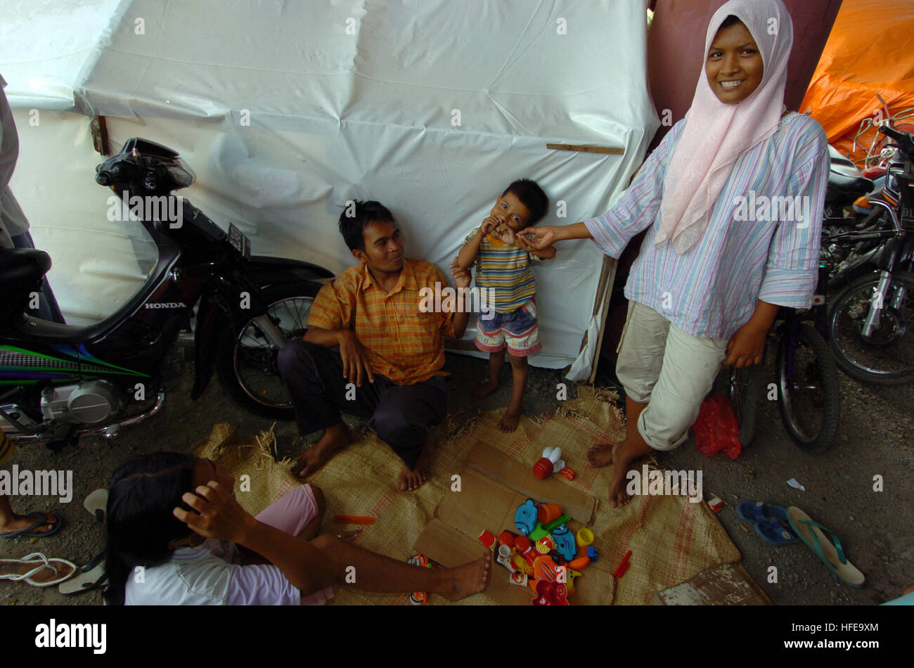 Medical aid tents hi-res stock photography and images - Alamy
