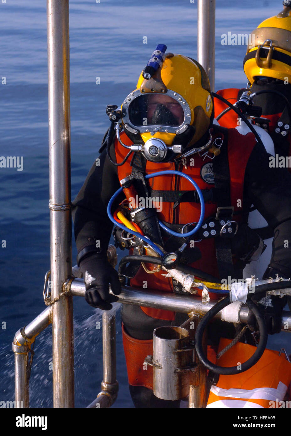 Crew members on uss grapple hi-res stock photography and images - Alamy