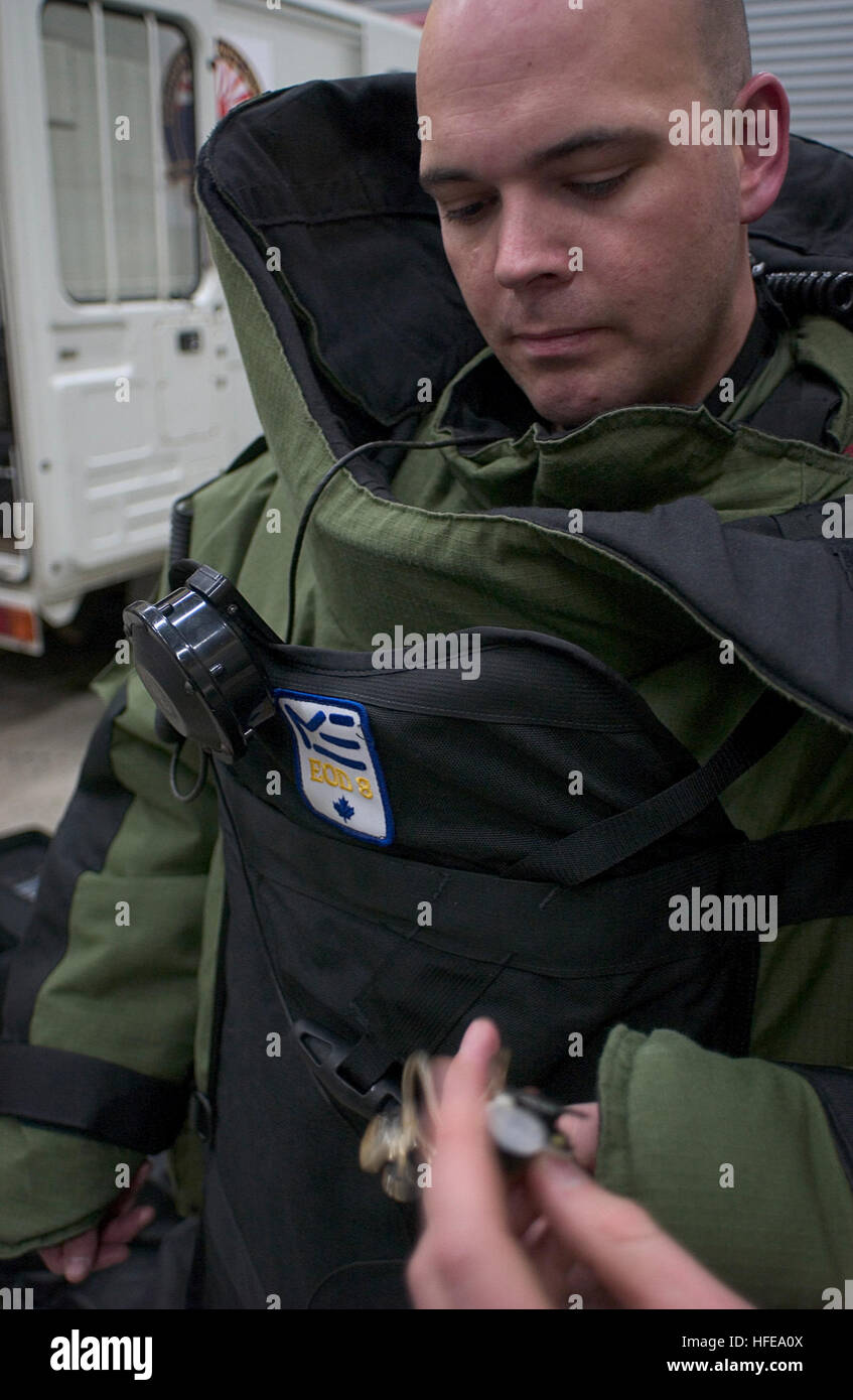 Navy eod bomb suit hi-res stock photography and images - Alamy