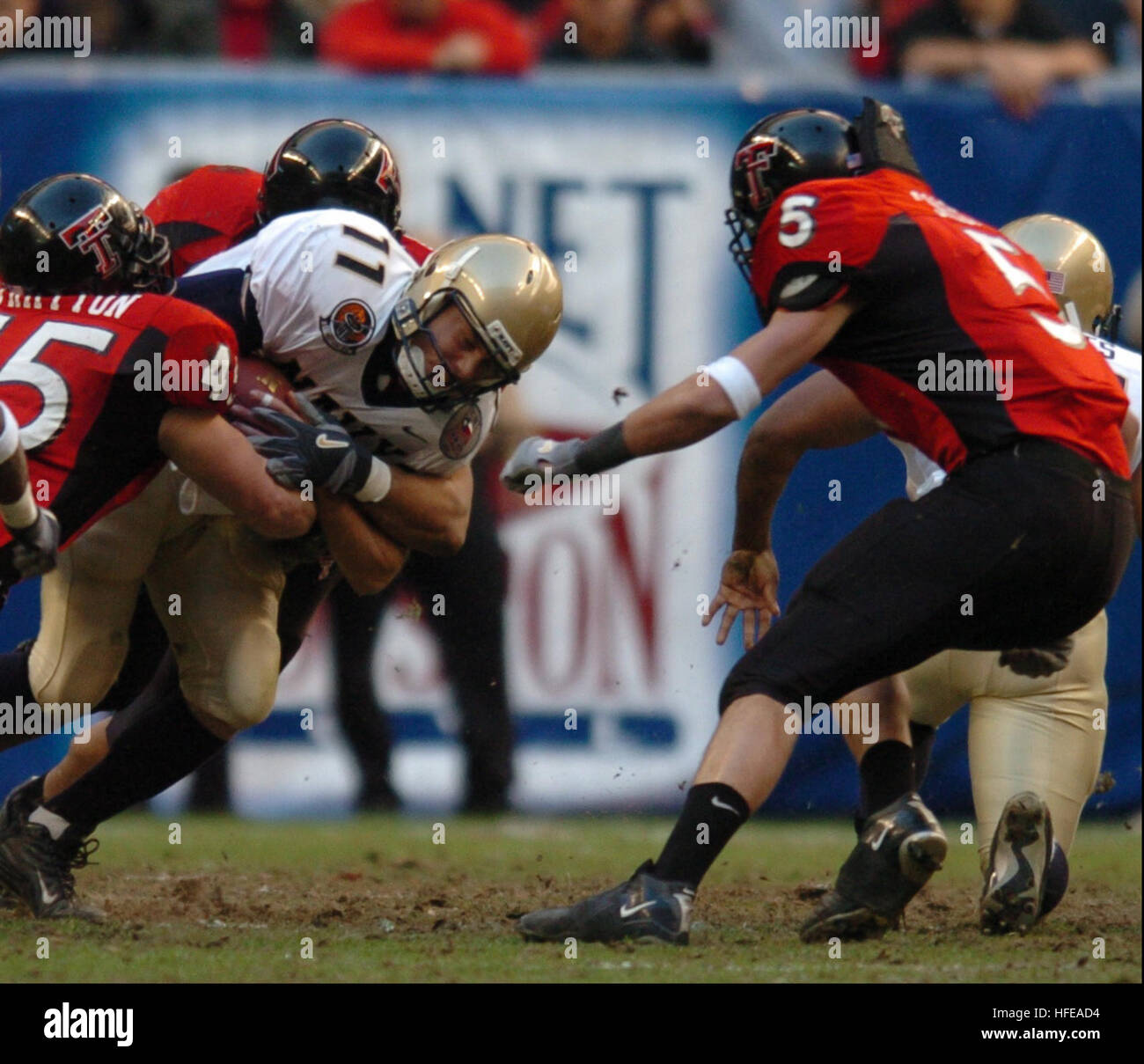 Navy quarterback hi-res stock photography and images - Alamy