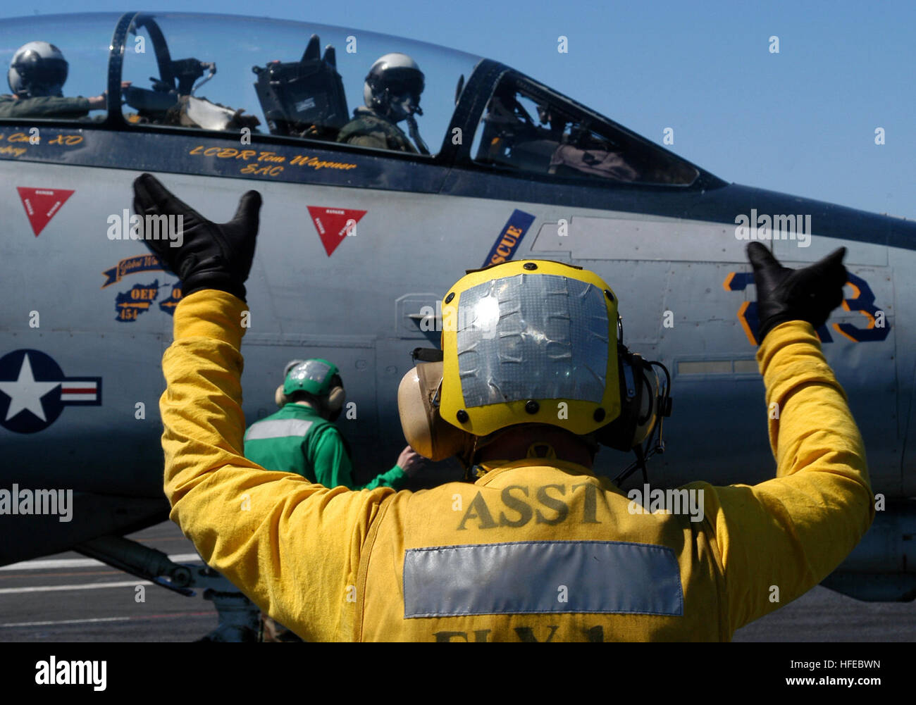 050405-N-8163B-001 Atlantic Ocean (Apr. 5, 2005) - Aviation Boatswain's ...