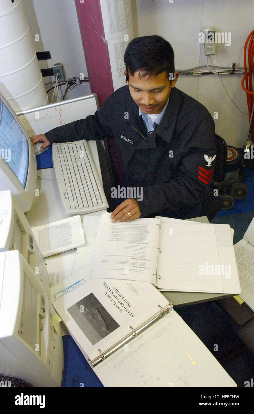 021209-N-4768W-024 Naval Air Station North Island, Calif. (Dec. 9, 2002 ...