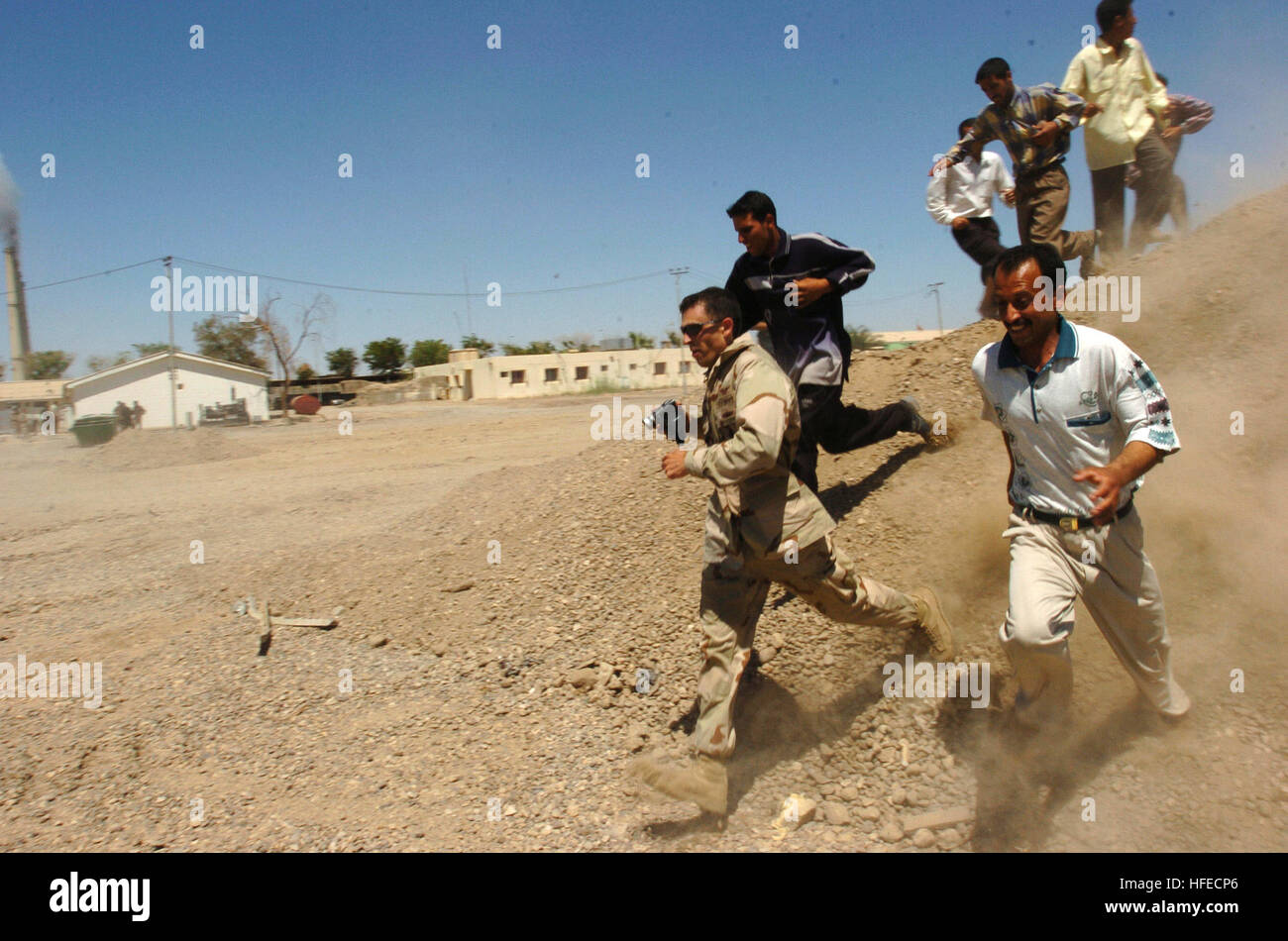 050507-N-6501M-049 Iskandariyha, Iraq (May 7, 2005) - U.S. Navy ...