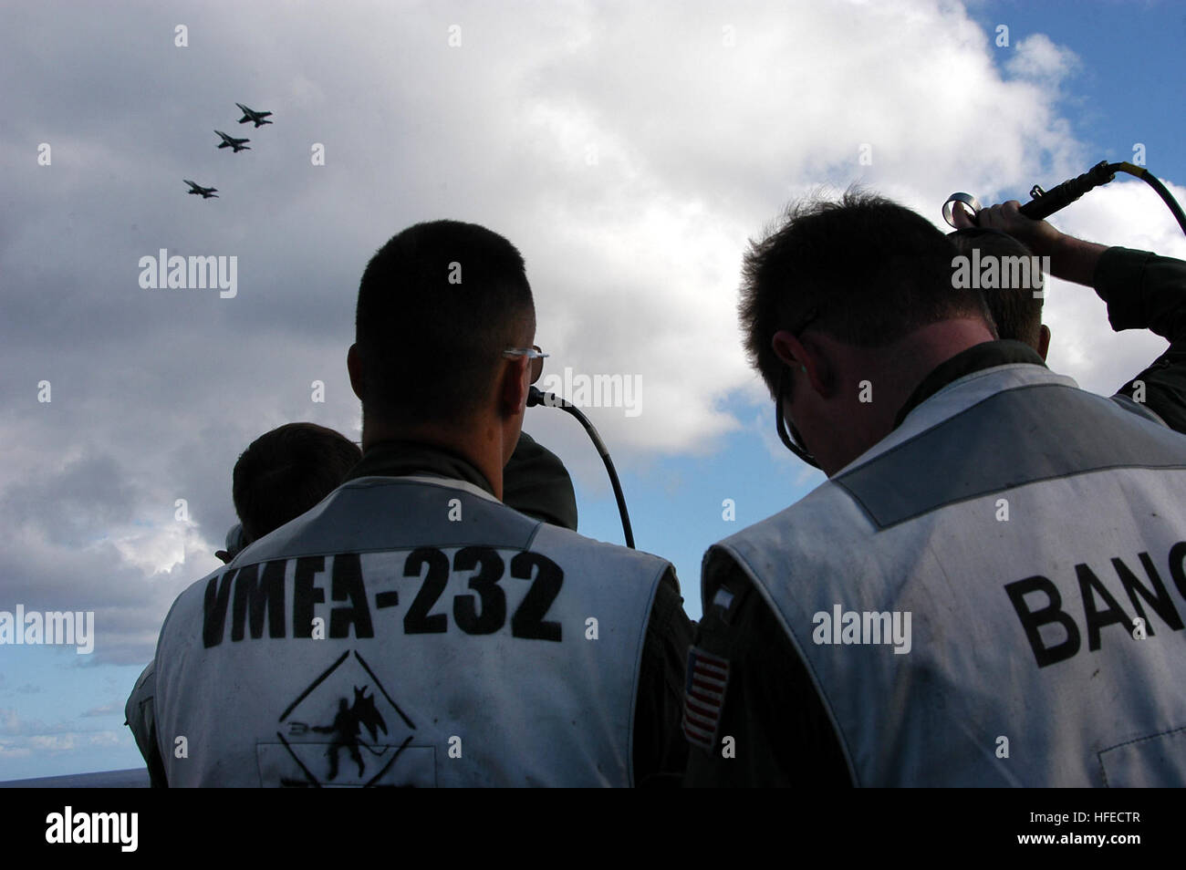 Pilots use the Land Signal Officer (LSO) platform with HUD guidance ...