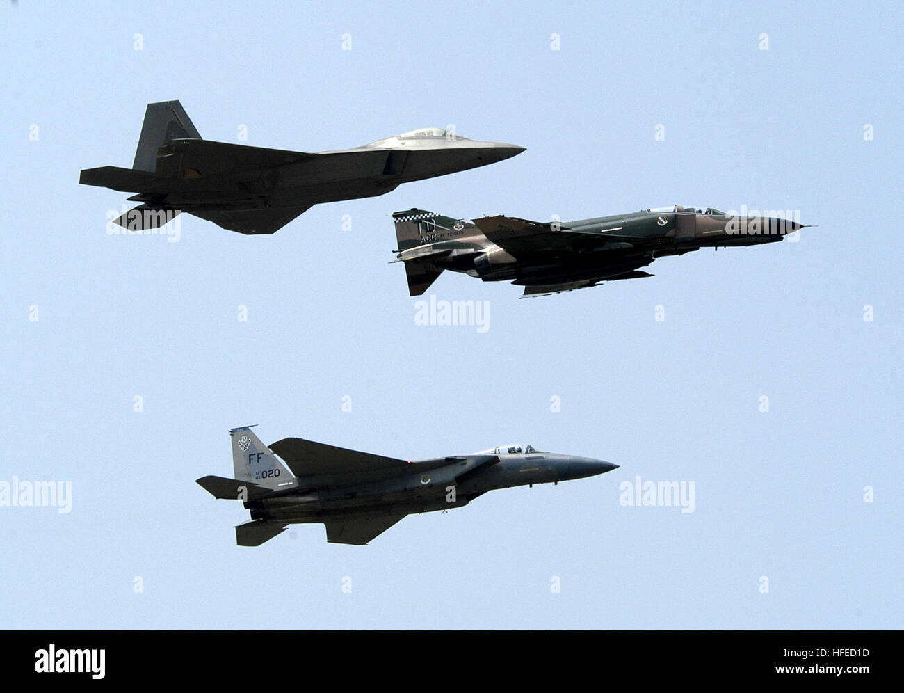 F 4 phantom in flight hi-res stock photography and images - Alamy
