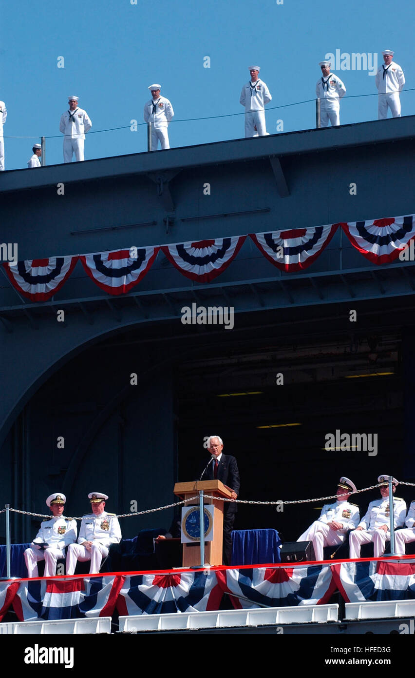 030807-N-9712C-005 Naval Air Station North Island, Calif. (Aug. 7, 2003 ...