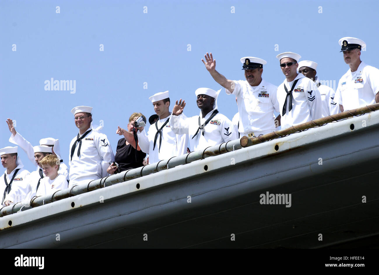 050606-N-9866B-027 San Diego, Calif. (June 6, 2005) - Sailors aboard ...
