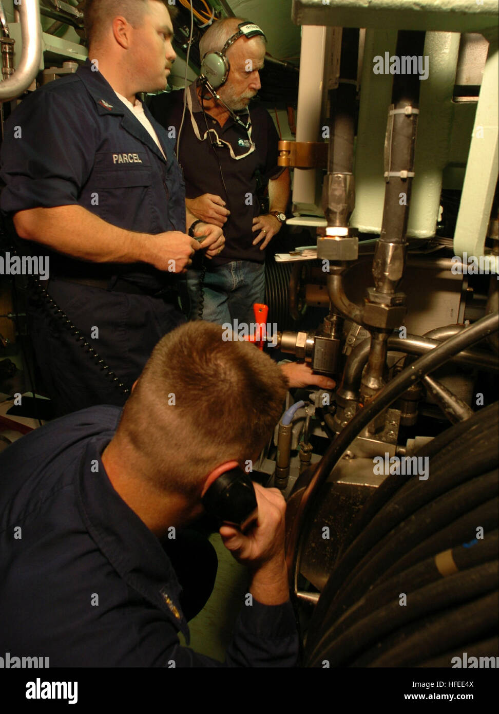 040823-N-2653P-987 Atlantic Ocean (Aug. 23, 2004) - Electric Boat ...