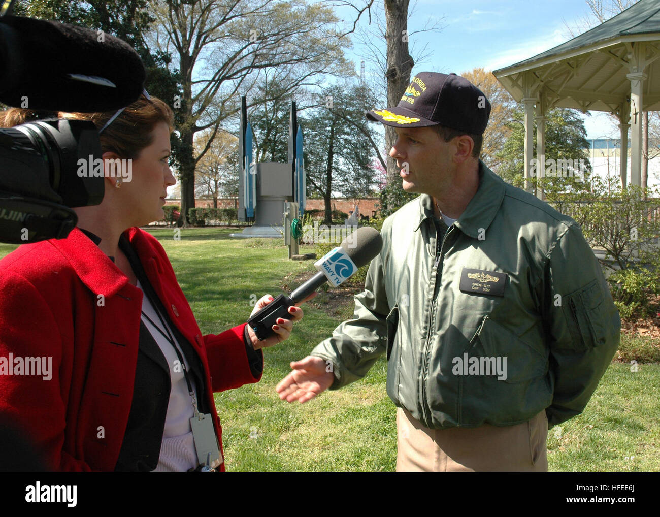 US Navy 050406-N-5268S-001 USS Florida (SSGN 728) Commanding Officer ...