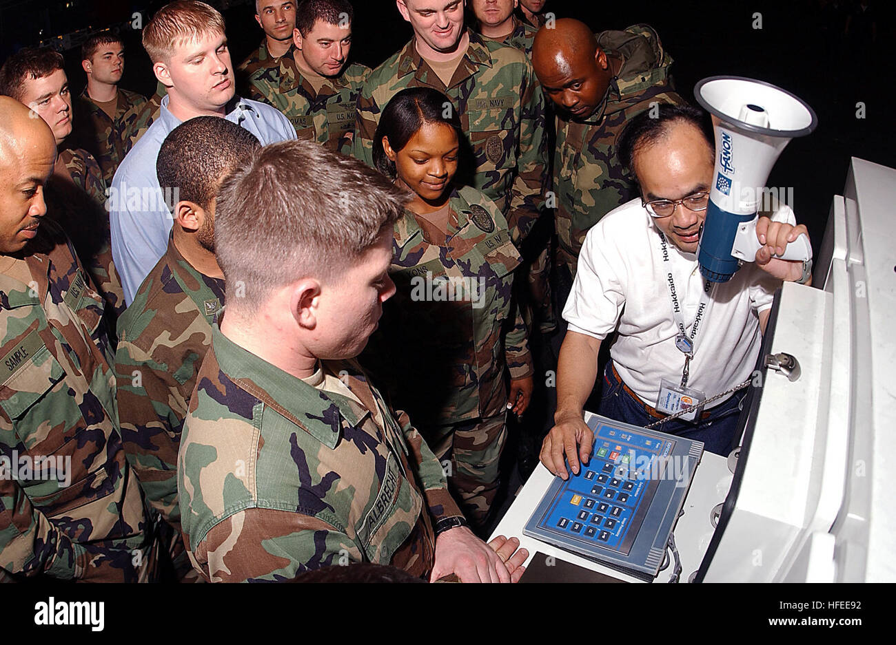 050330-N-6781S-022 Pacific Ocean (Mar. 30, 2005) - Security Department ...