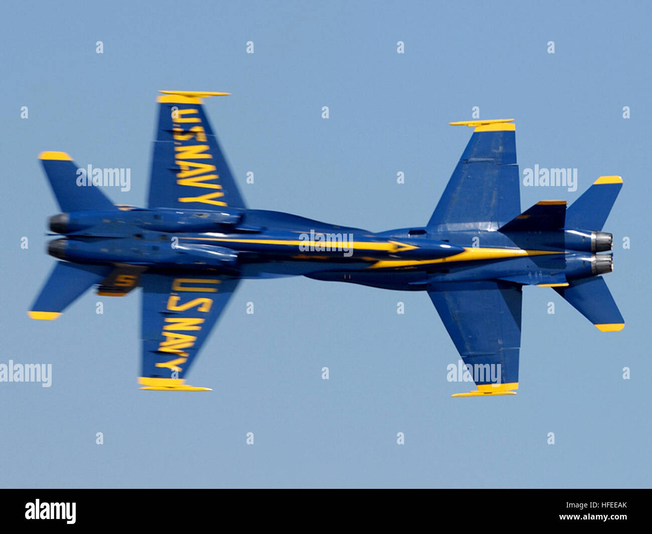 Opposing knife edge pass hi-res stock photography and images - Alamy