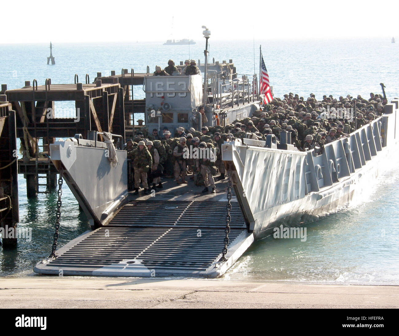 Us navy landing craft kuwait hi-res stock photography and images - Alamy