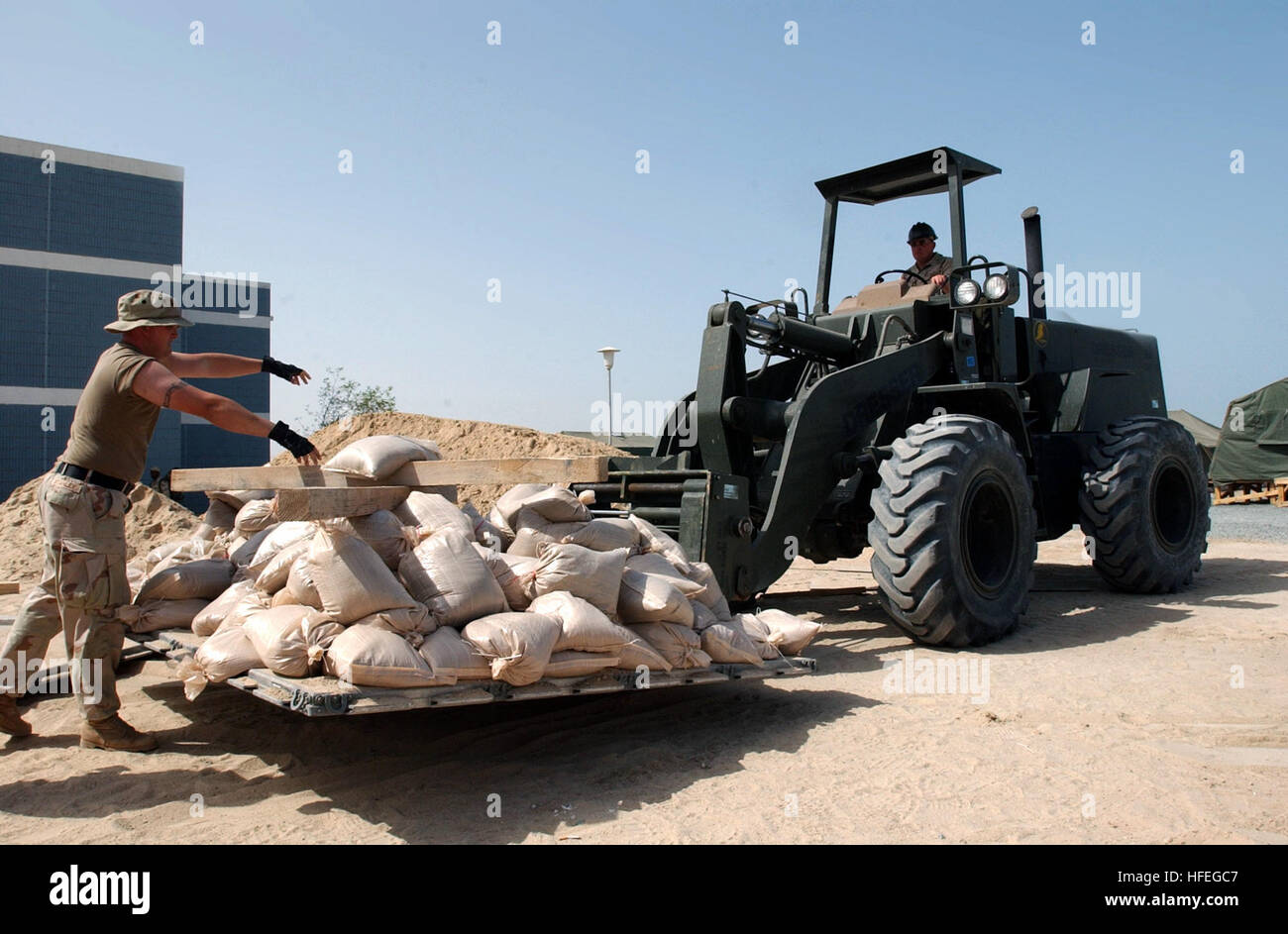 A U.S. Navy Seabee from Amphibious Construction Battalion One (ACB-1 ...