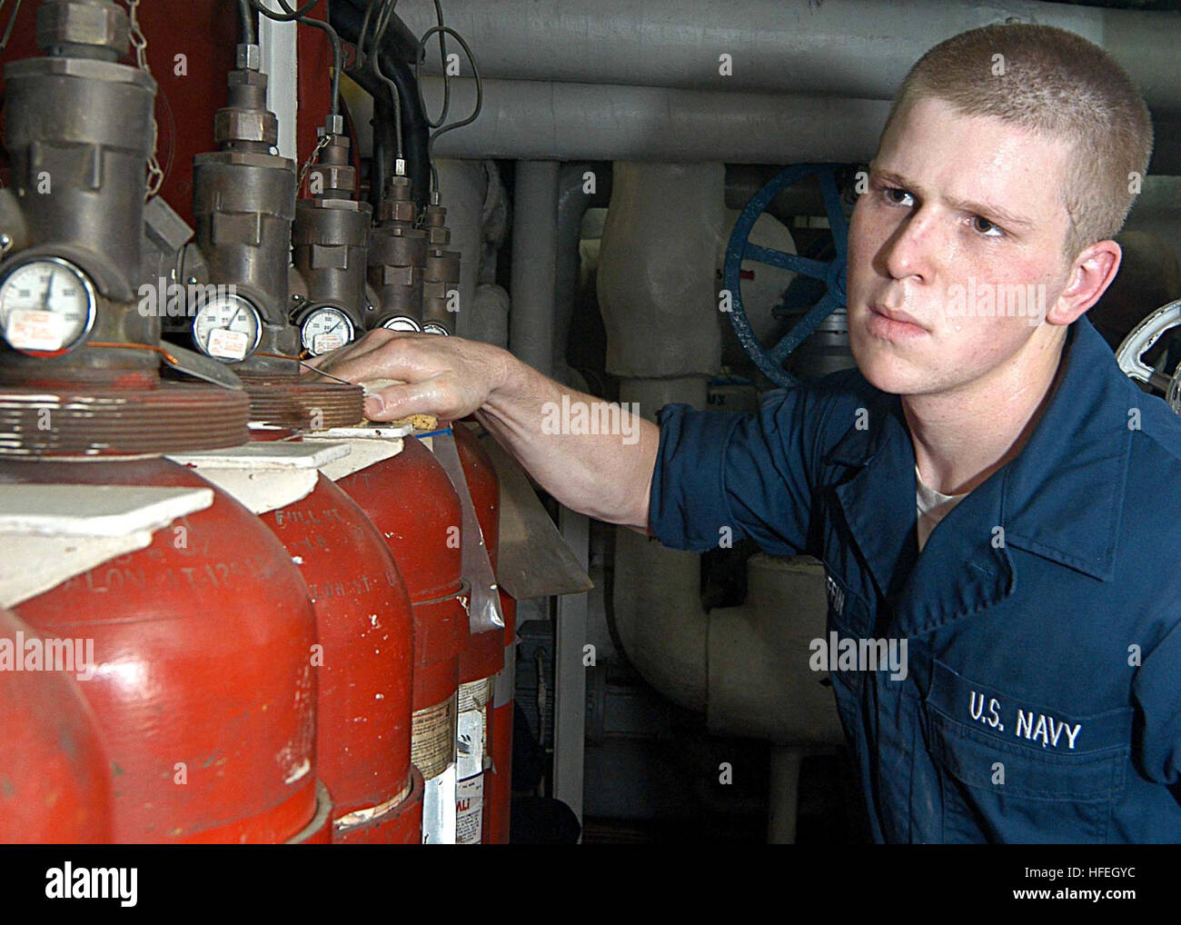 030515-N-1512S-040 Arabian Gulf (May 15, 2003) - MachinistÕs Mate 3rd ...