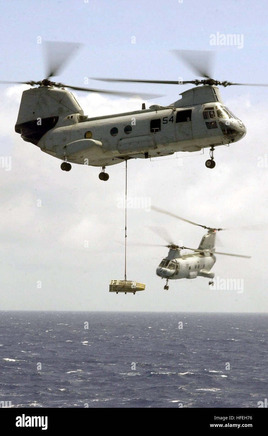 Ch 46 sea knight helicopters from hi-res stock photography and images ...