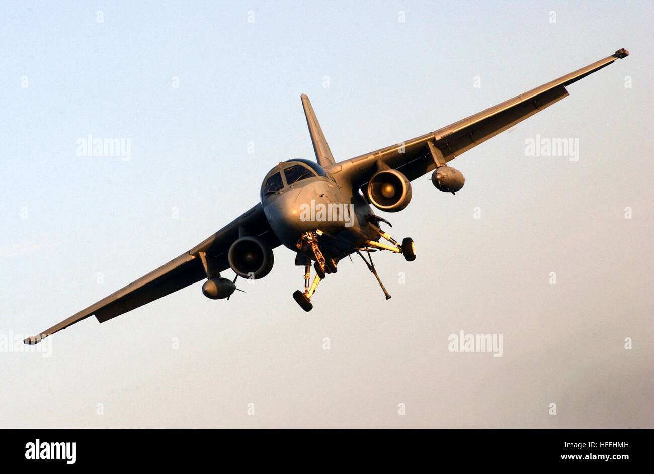 S-3B Viking of Sea Control Squadron VS-21 prepares to land on flight ...