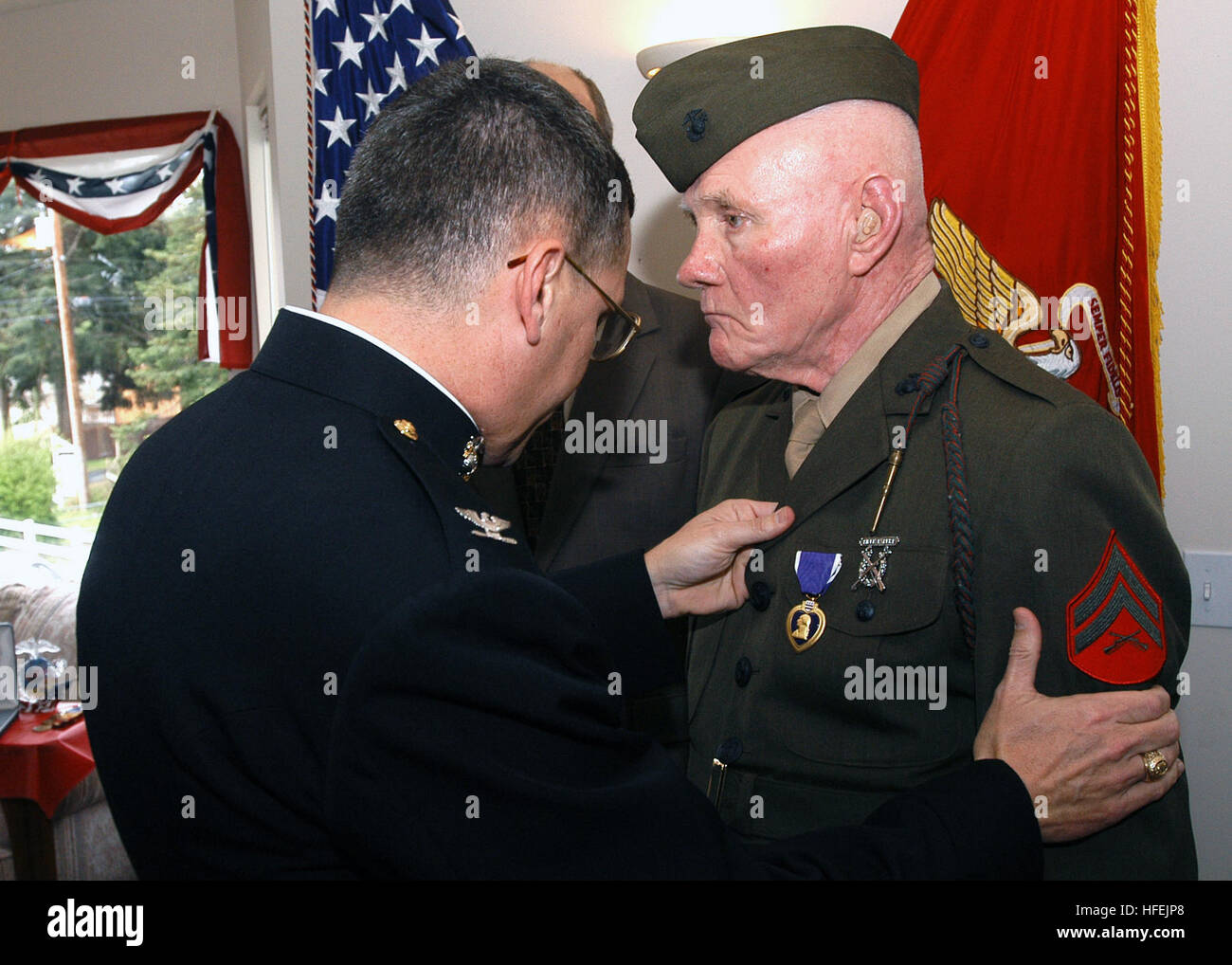 Purple heart awarded world hi-res stock photography and images - Alamy