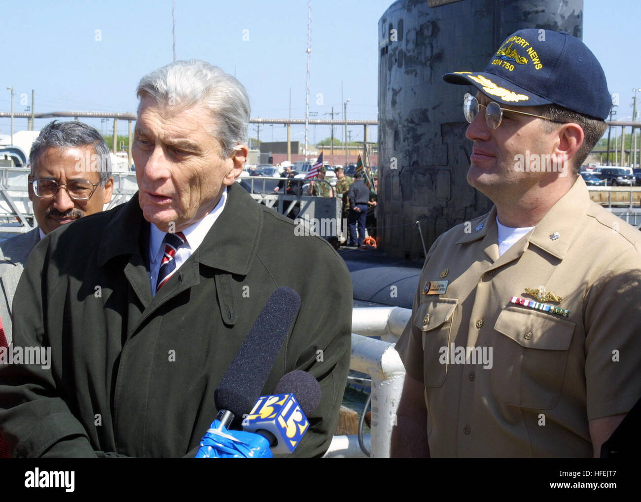 030424-N-2903K-001 Naval Station Norfolk, Va. (Apr. 24, 2003) -- (Right ...