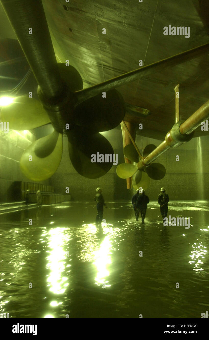 030520-N-5781F-003 Yokosuka, Japan (May 20, 2003) -- The USS Kitty Hawk ...