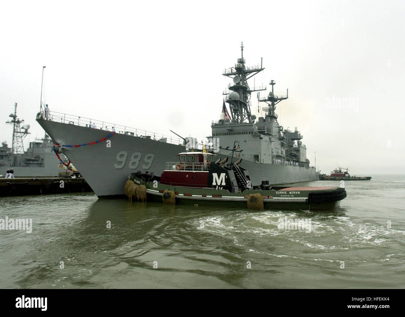 Uss deyo dd 989 hi-res stock photography and images - Alamy