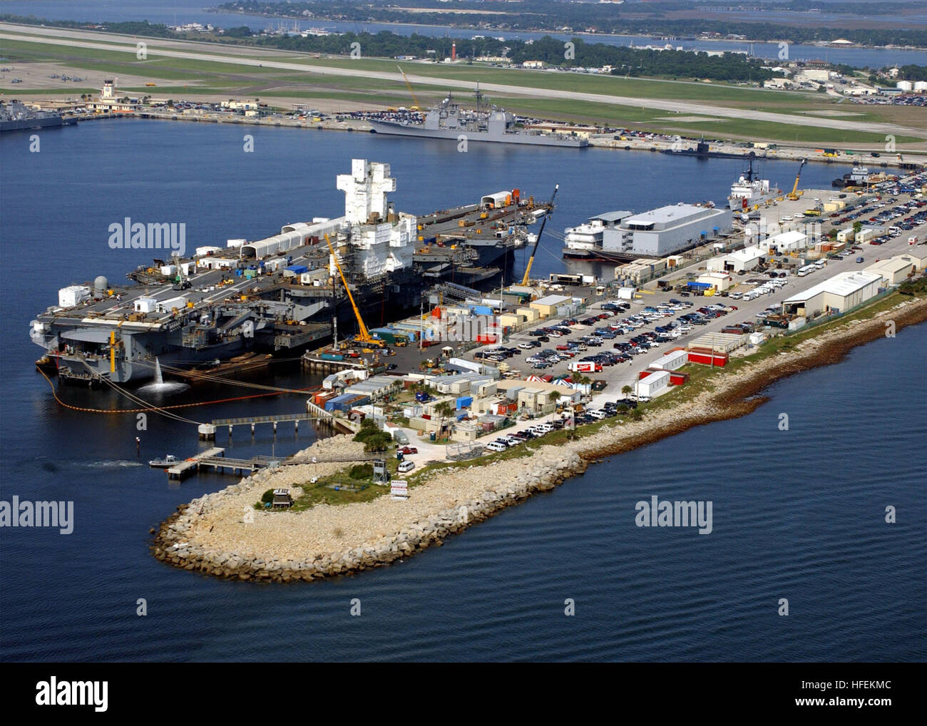 Uss john f kennedy naval vessel hi-res stock photography and images - Alamy