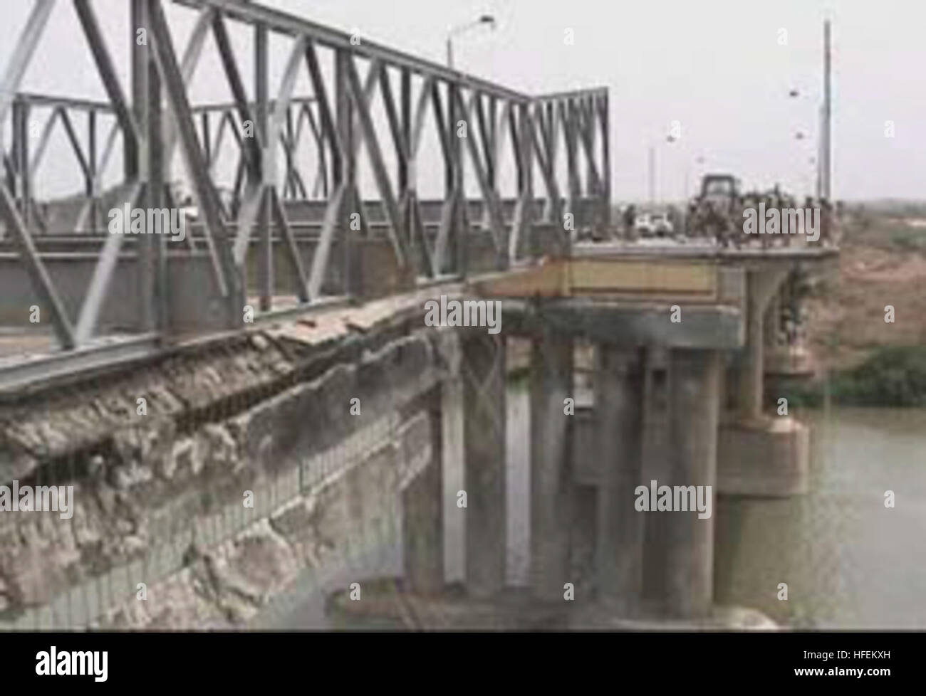 030527-N-4799T-001 Sarabadi, Iraq (May 27, 2003) -- Seabees assigned to ...