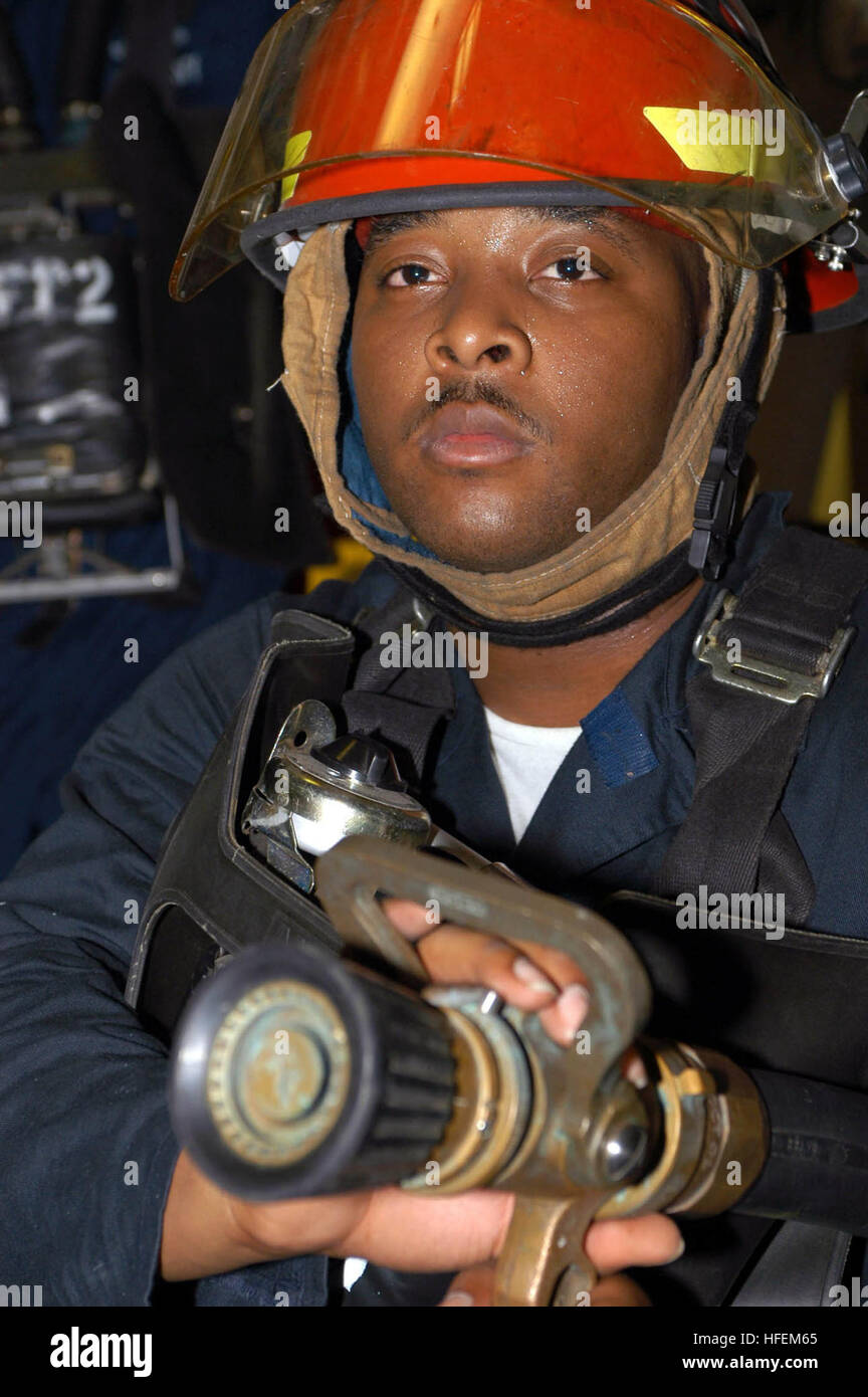 Uss rodney m davis ffg 60 hi-res stock photography and images - Alamy