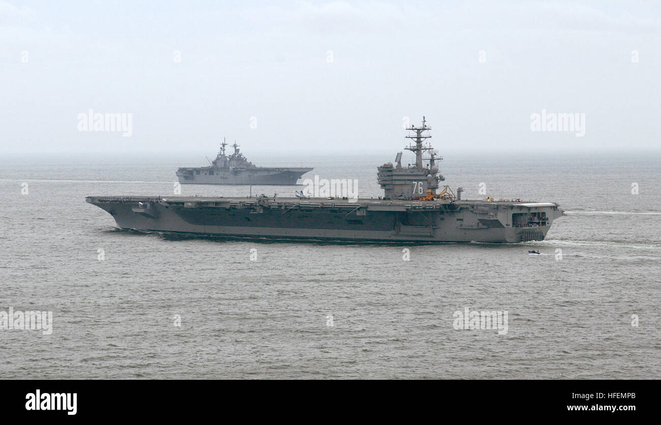Uss reagan 2003 hi-res stock photography and images - Alamy