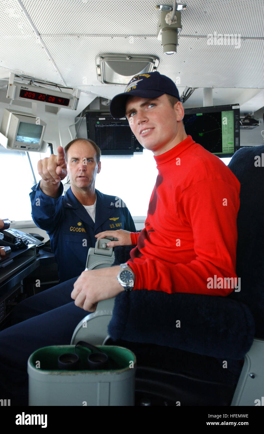 Commanding officer of uss ronald reagan cvn 76 hi-res stock photography ...