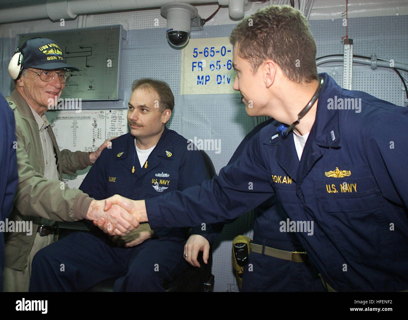 030828-N-2954M-022 Atlantic Ocean (Aug. 28, 2003) -- U.S. Senator John ...