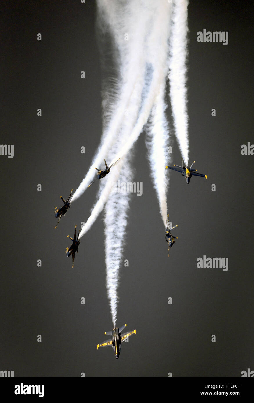 Delta loop break cross maneuver hi-res stock photography and images - Alamy