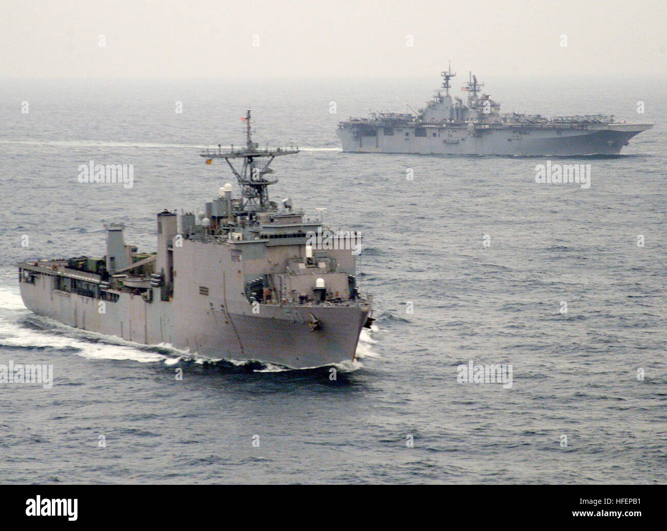 Amphibious warfare ships hi-res stock photography and images - Alamy