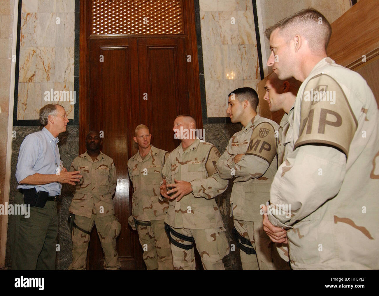 Us soldiers iraq 2003 hi-res stock photography and images - Alamy