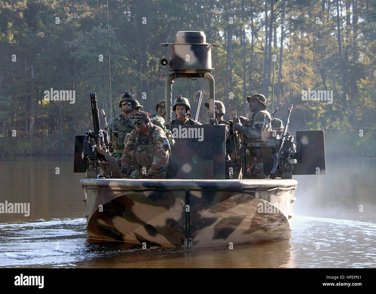 031023-N-3953L-093 Stennis, Miss. (Oct. 23, 2003) - Members of Special ...