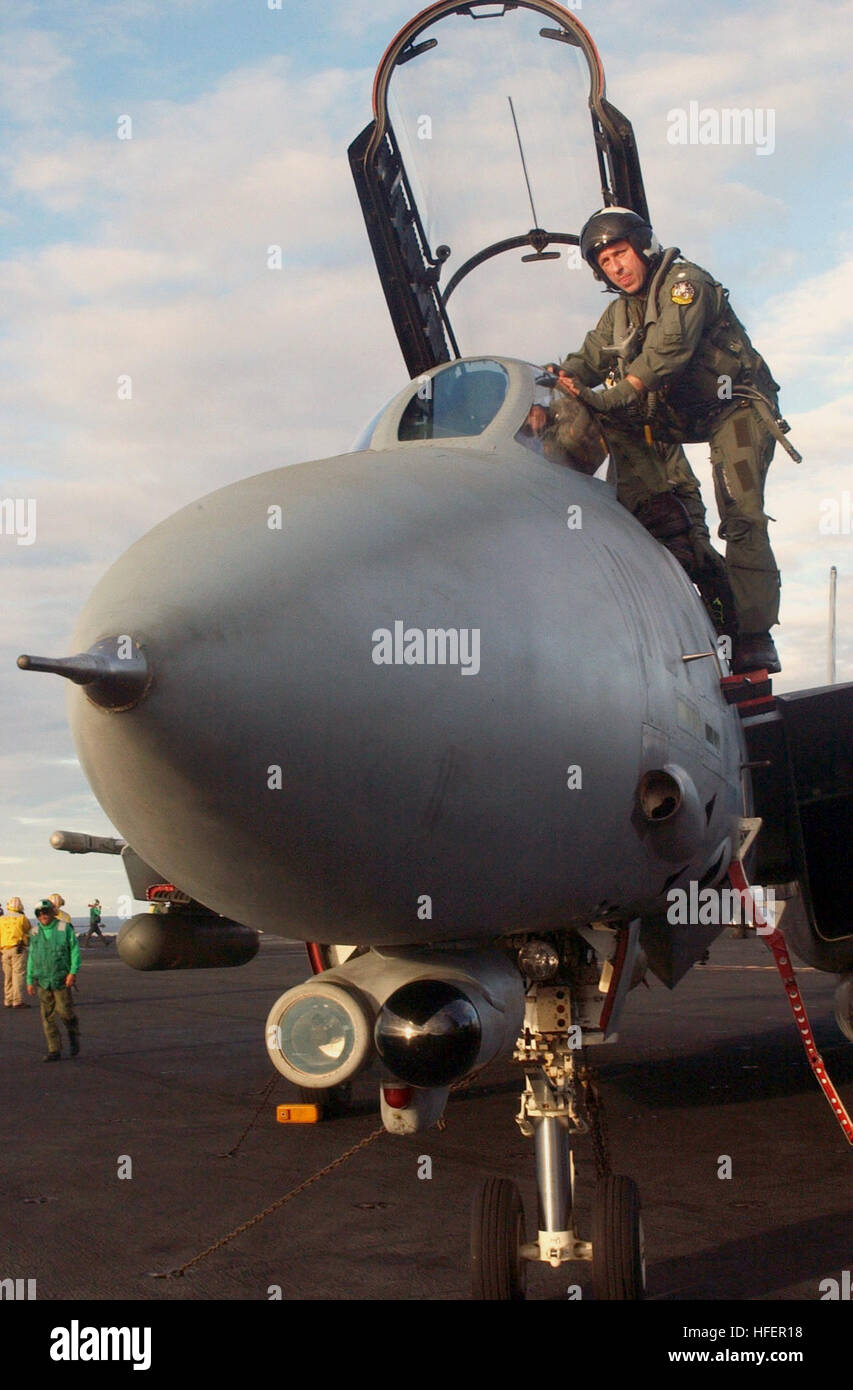 F 14 tomcat cockpit hi-res stock photography and images - Alamy