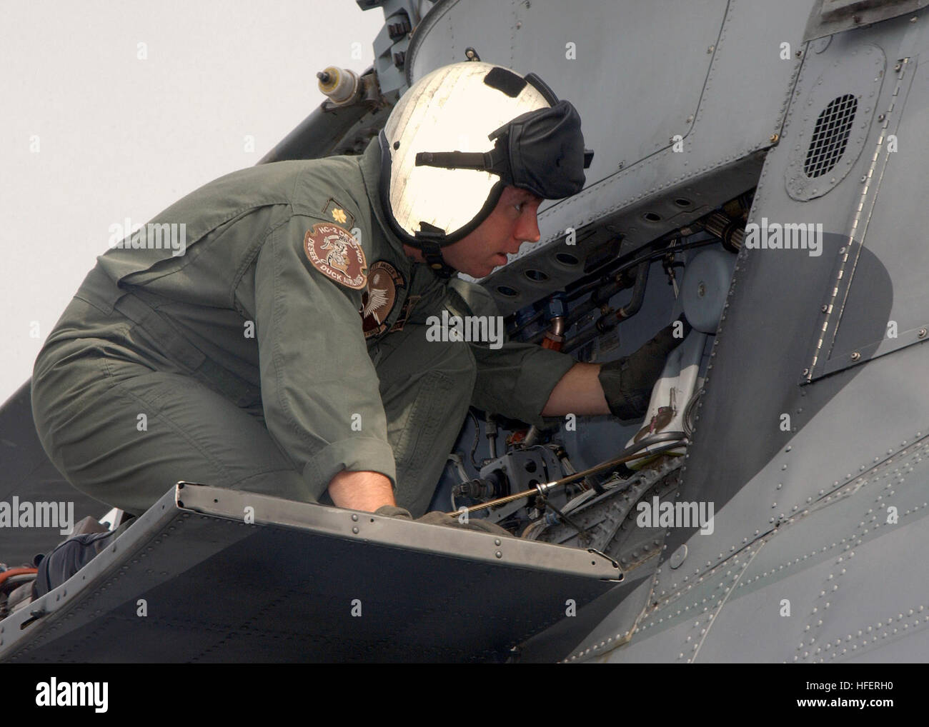 031125-N-4374S-001 – Bahrain – Lieutenant Commander Doug Helton, a ...