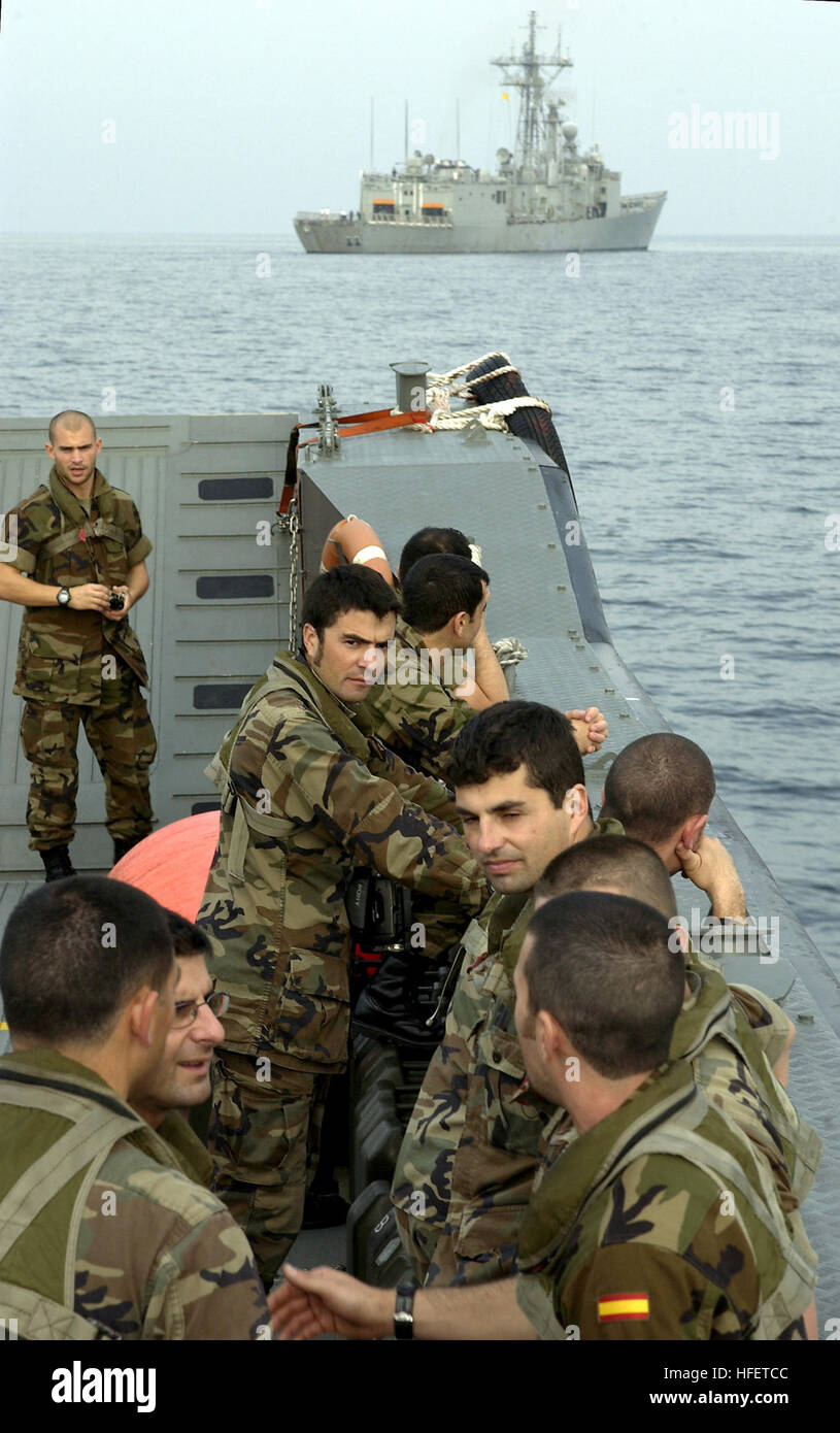 040112-N-4614W-009 Arabian Gulf (Jan. 12, 2004) -- Members of the ...