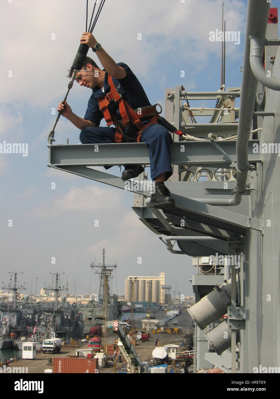 040410-N-4762H-024 Manama, Bahrain (April 10, 2004) - Information ...