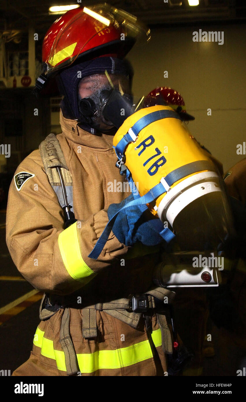 Naval firefighting thermal imager nfti hi-res stock photography and ...